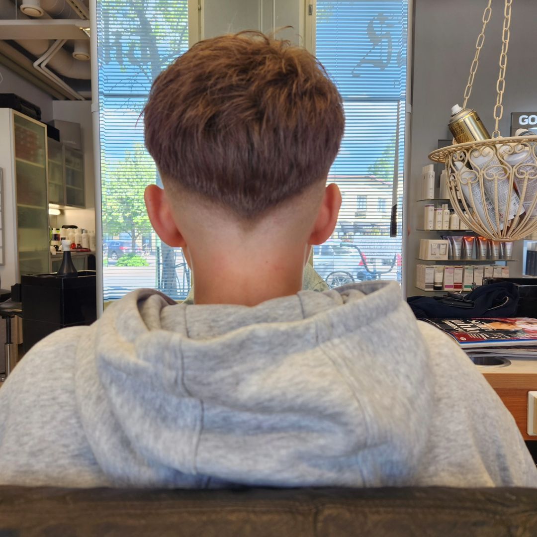 Miesten hiustenleikkaus - Parturi-kampaamo Samika